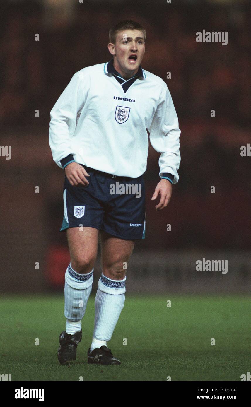 JAMIE POLLOCK ENGLAND U21 & MIDDLESBROUGH 22 November 1995 Stock Photo ...