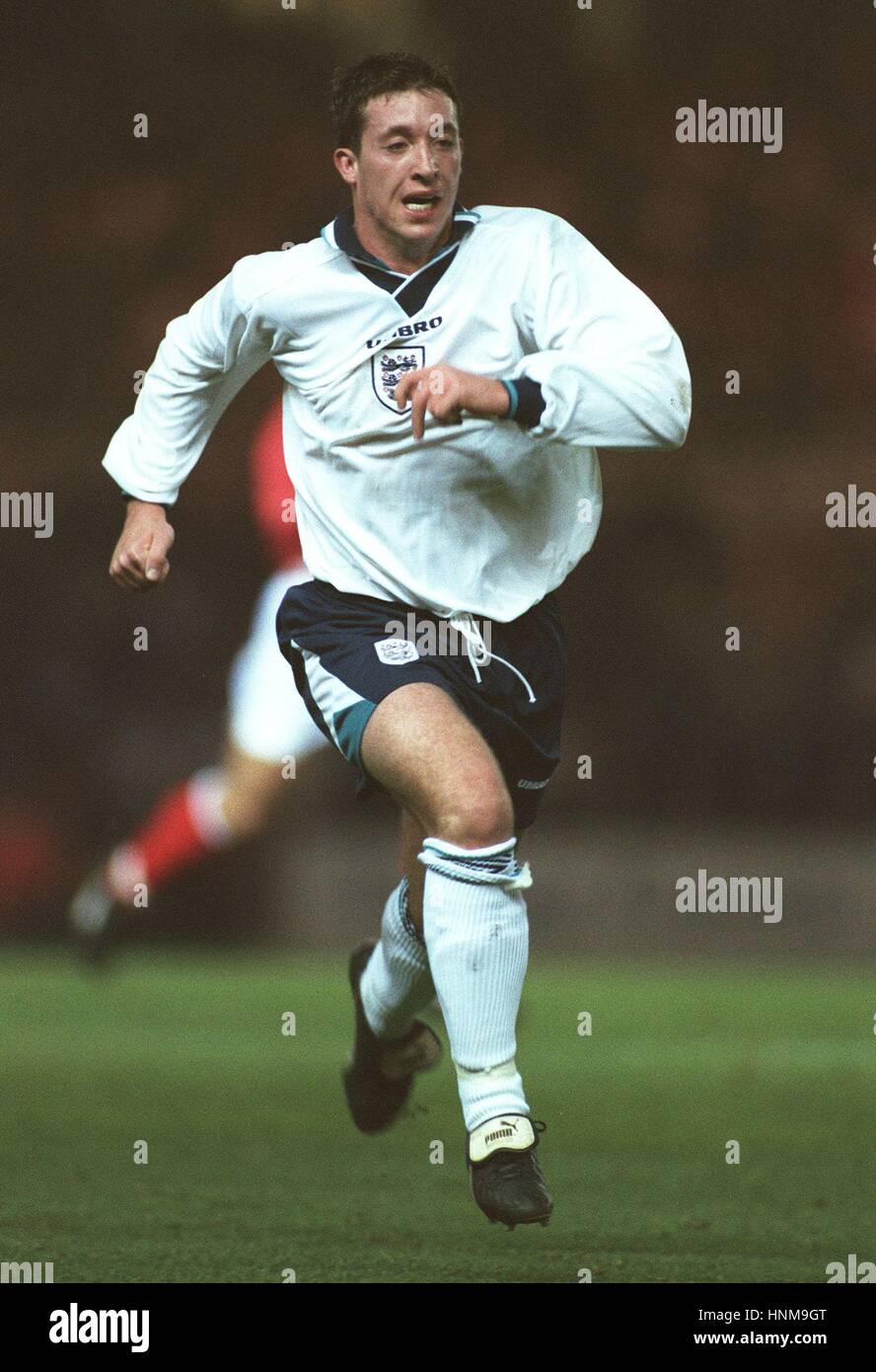 ROBBIE FOWLER ENGLAND U21 & LIVERPOOL FC 22 November 1995 Stock Photo ...