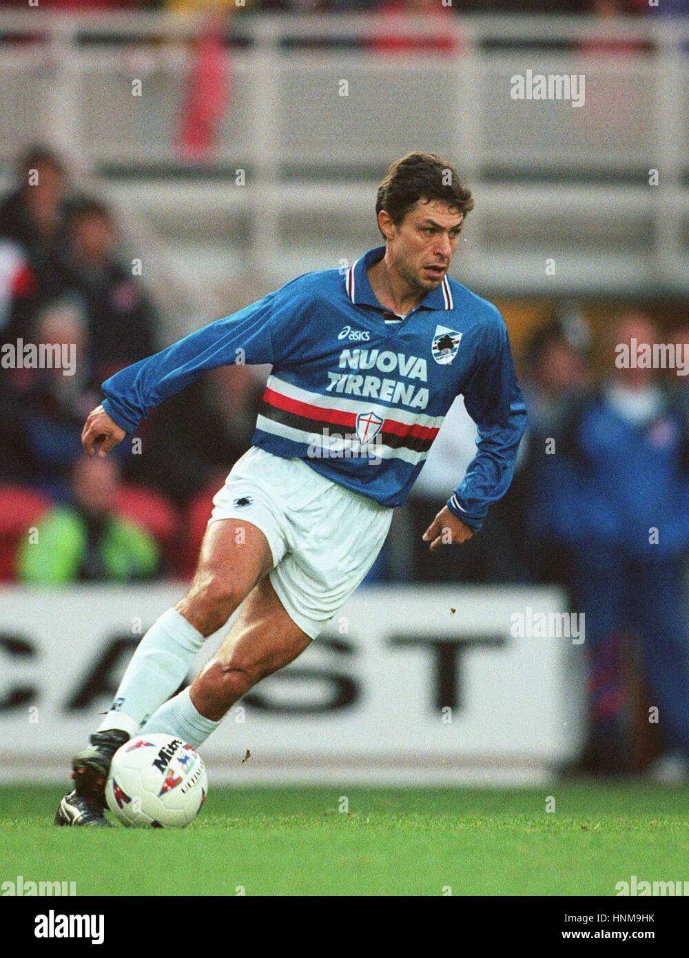 GIOVANNI INVERNIZZI SAMPDORIA FC 24 November 1995 Stock Photo - Alamy