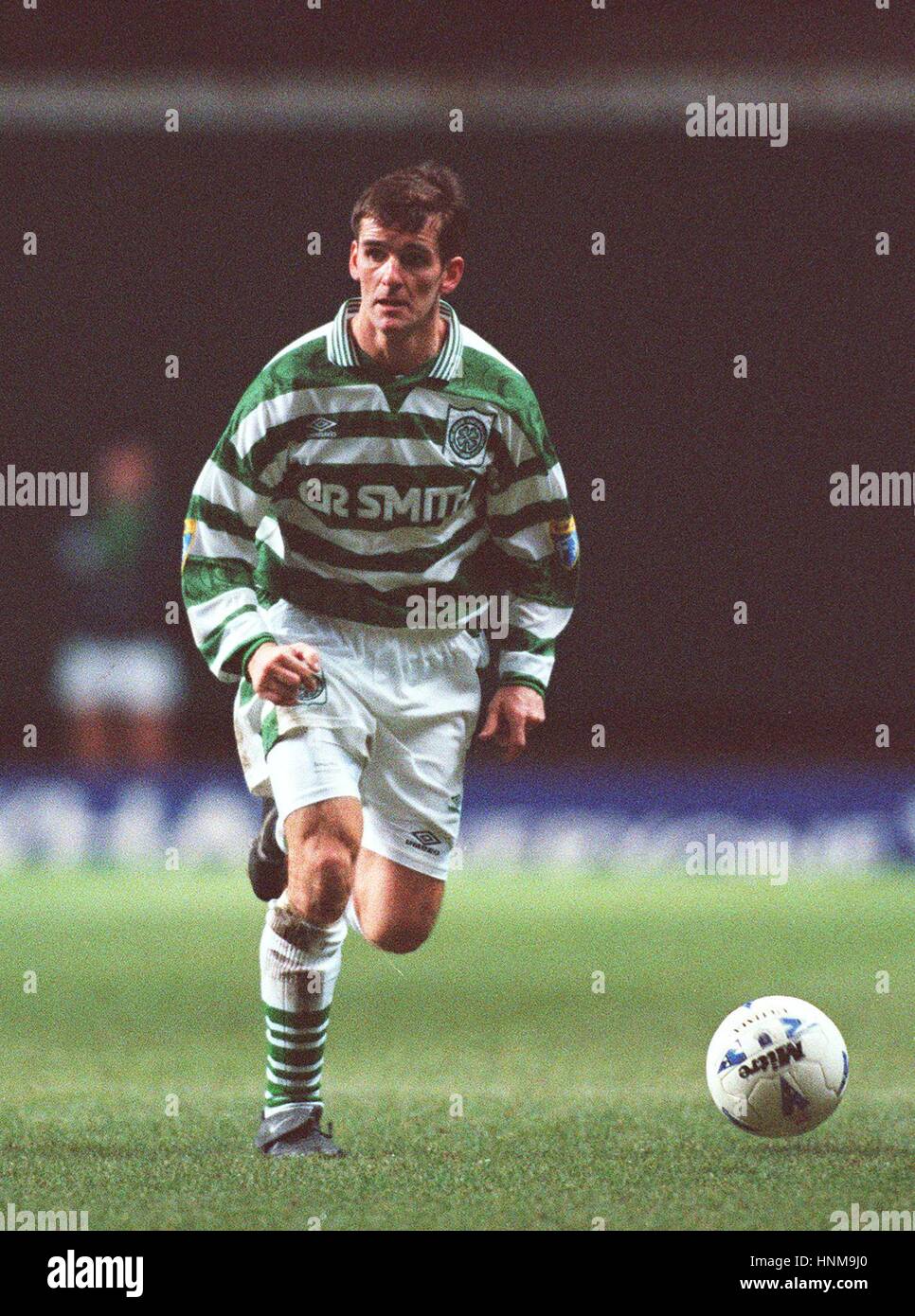 TOSH MCKINLAY GLASGOW CELTIC FC 27 November 1995 Stock Photo - Alamy