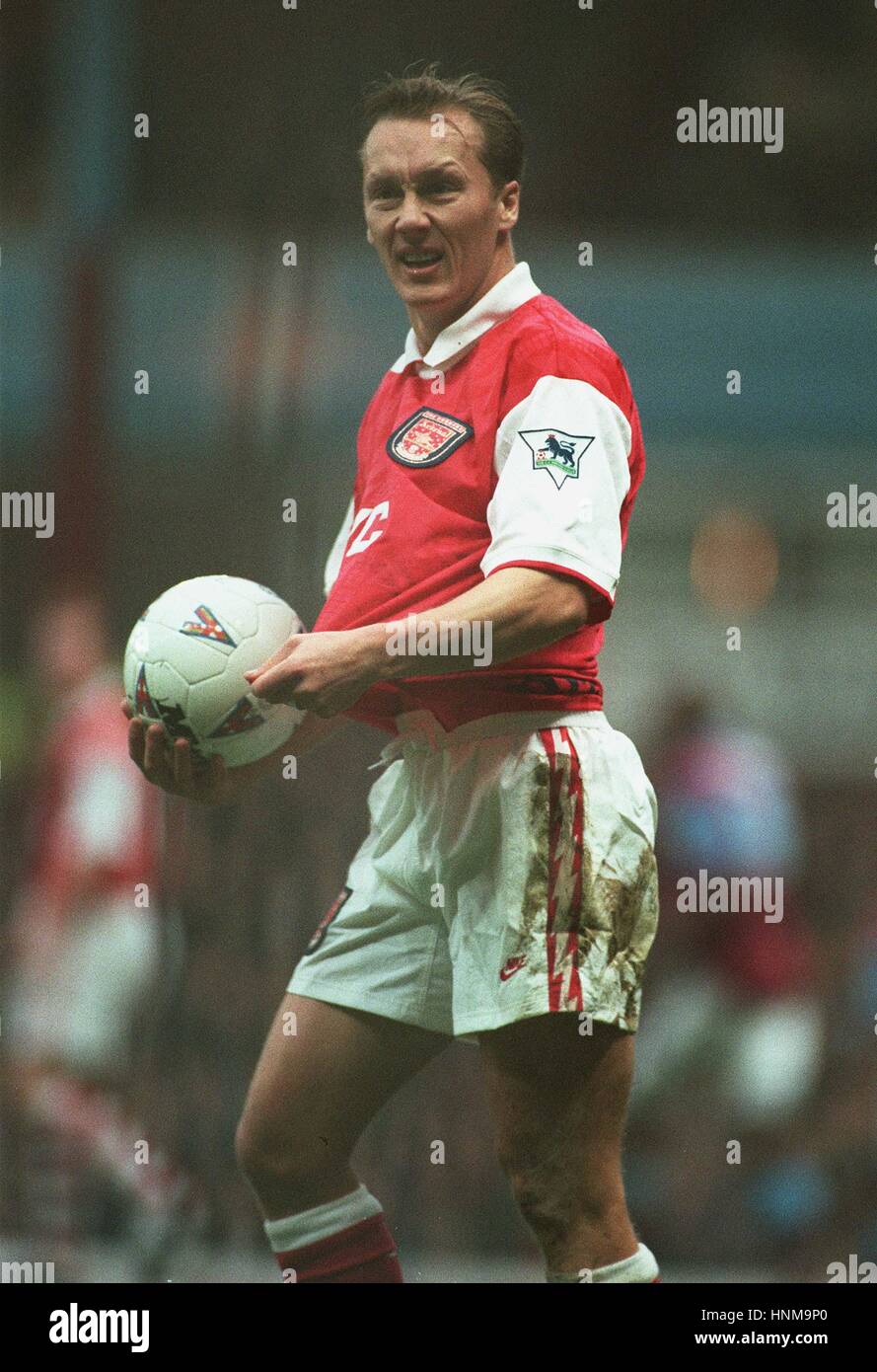 LEE DIXON ARSENAL FC 05 December 1995 Stock Photo - Alamy