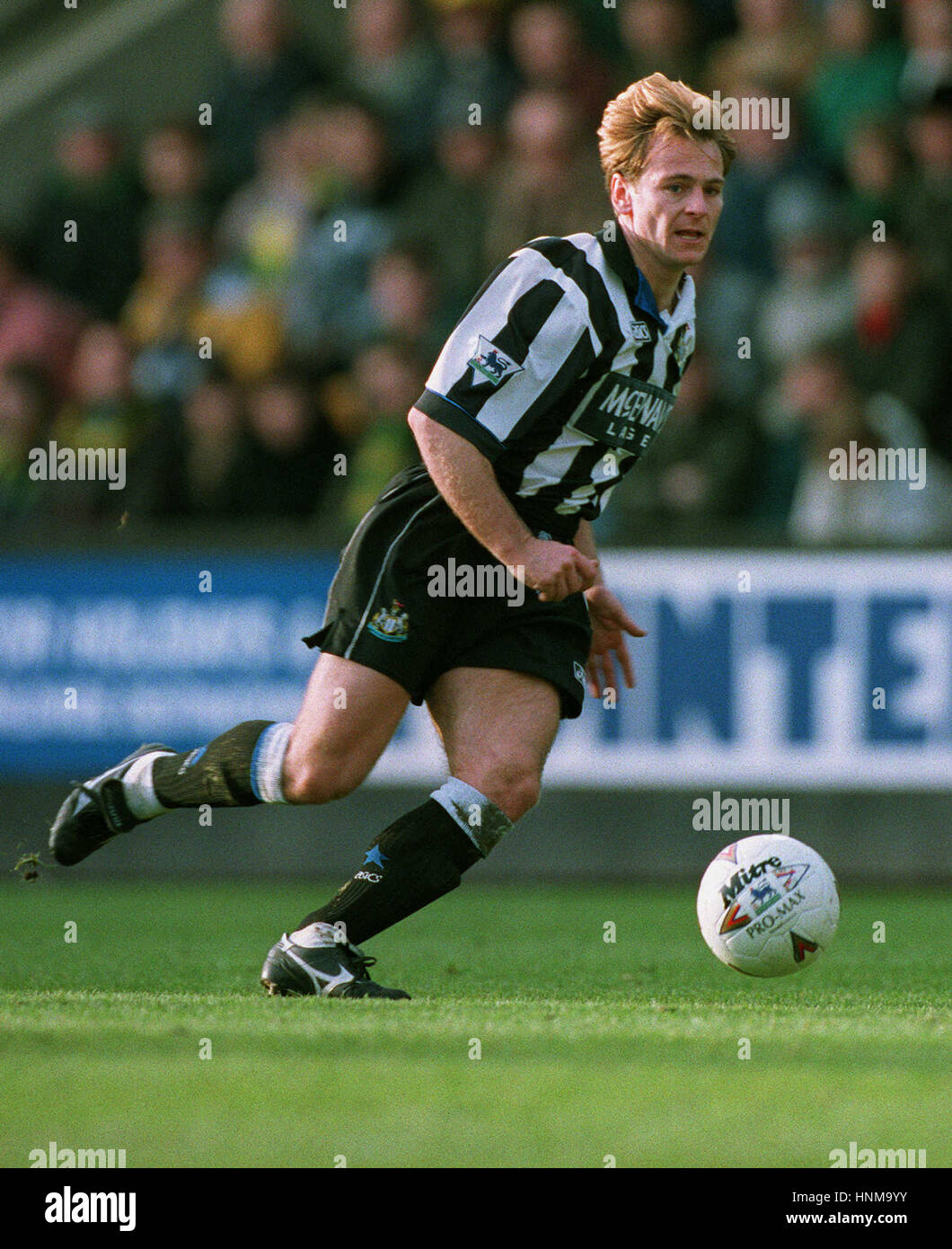 JOHN BERESFORD NEWCASTLE UNITED FC 03 January 1995 Stock Photo - Alamy