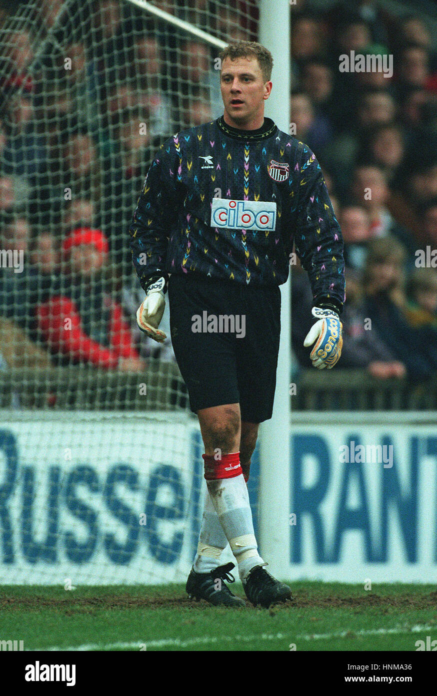 PAUL CRICHTON GRIMSBY TOWN FC 09 January 1995 Stock Photo - Alamy