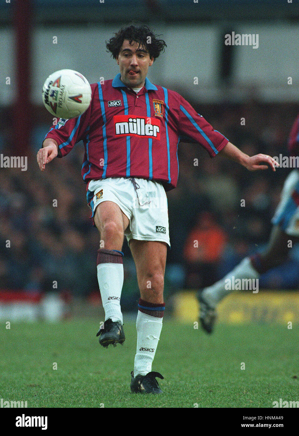 DEAN SAUNDERS ASTON VILLA FC 16 January 1995 Stock Photo - Alamy