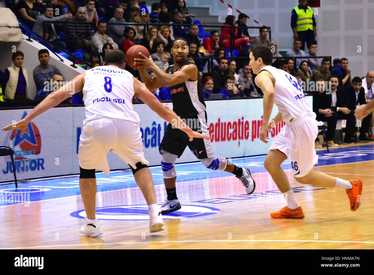 February 11, 2015: Dragan Labovic #8, Stefan Pot #46 de la CSU Asesoft ...