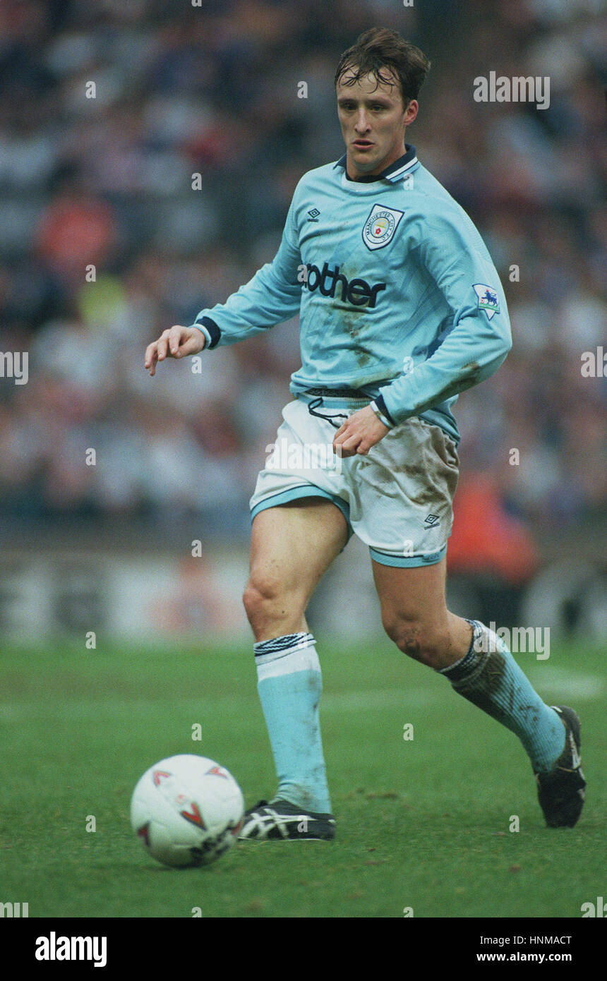 NICKY SUMMERBEE MANCHESTER CITY FC 15 February 1995 Stock Photo - Alamy