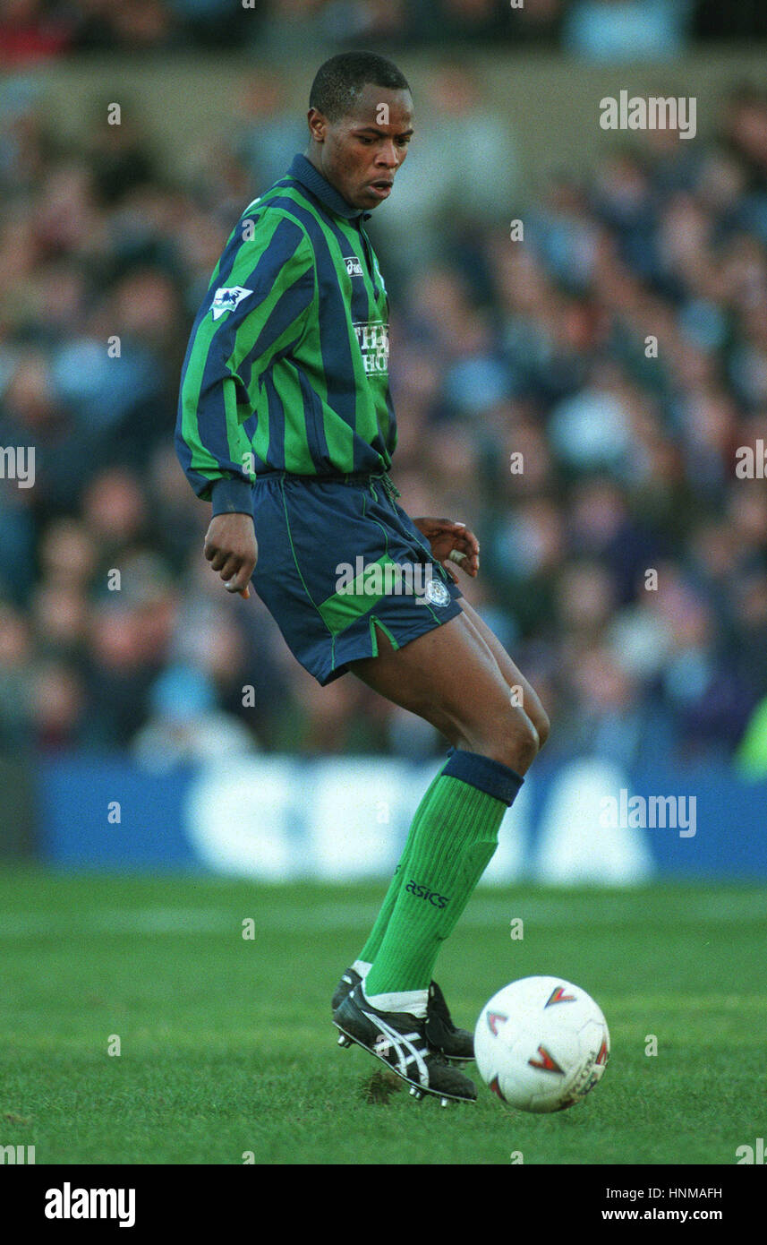 PHIL MASINGA LEEDS UNITED FC 27 February 1995 Stock Photo - Alamy