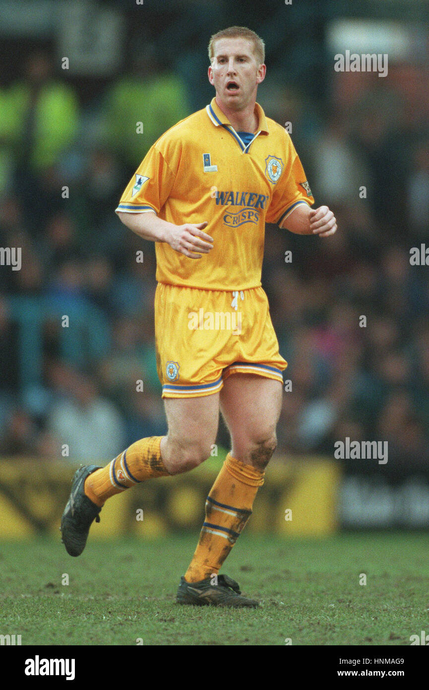 IWAN ROBERTS LEICESTER CITY FC 27 February 1995 Stock Photo - Alamy