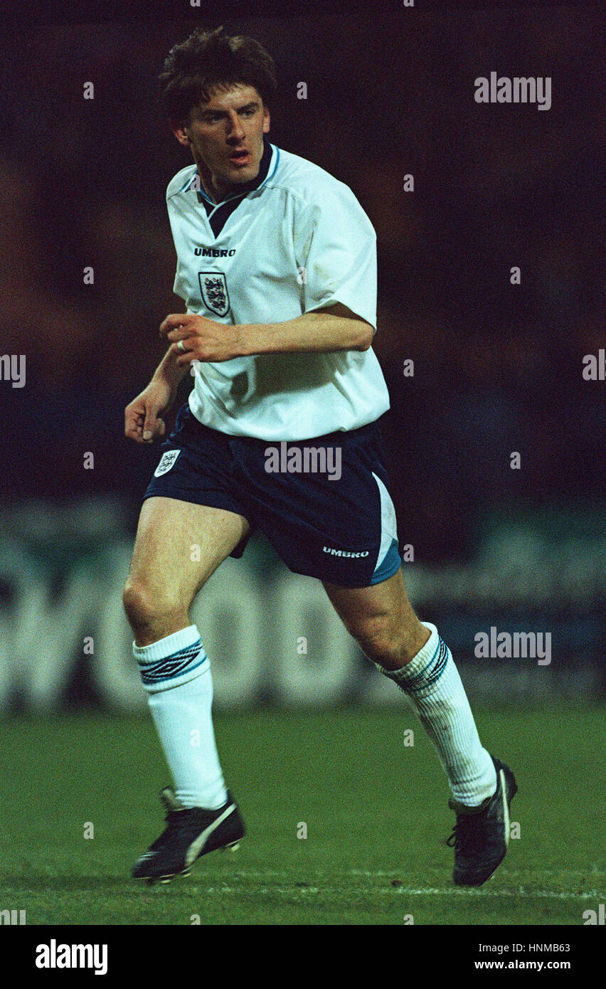 PETER BEARDSLEY ENGLAND & NEWCASTLE UNITED FC 01 April 1995 Stock Photo ...