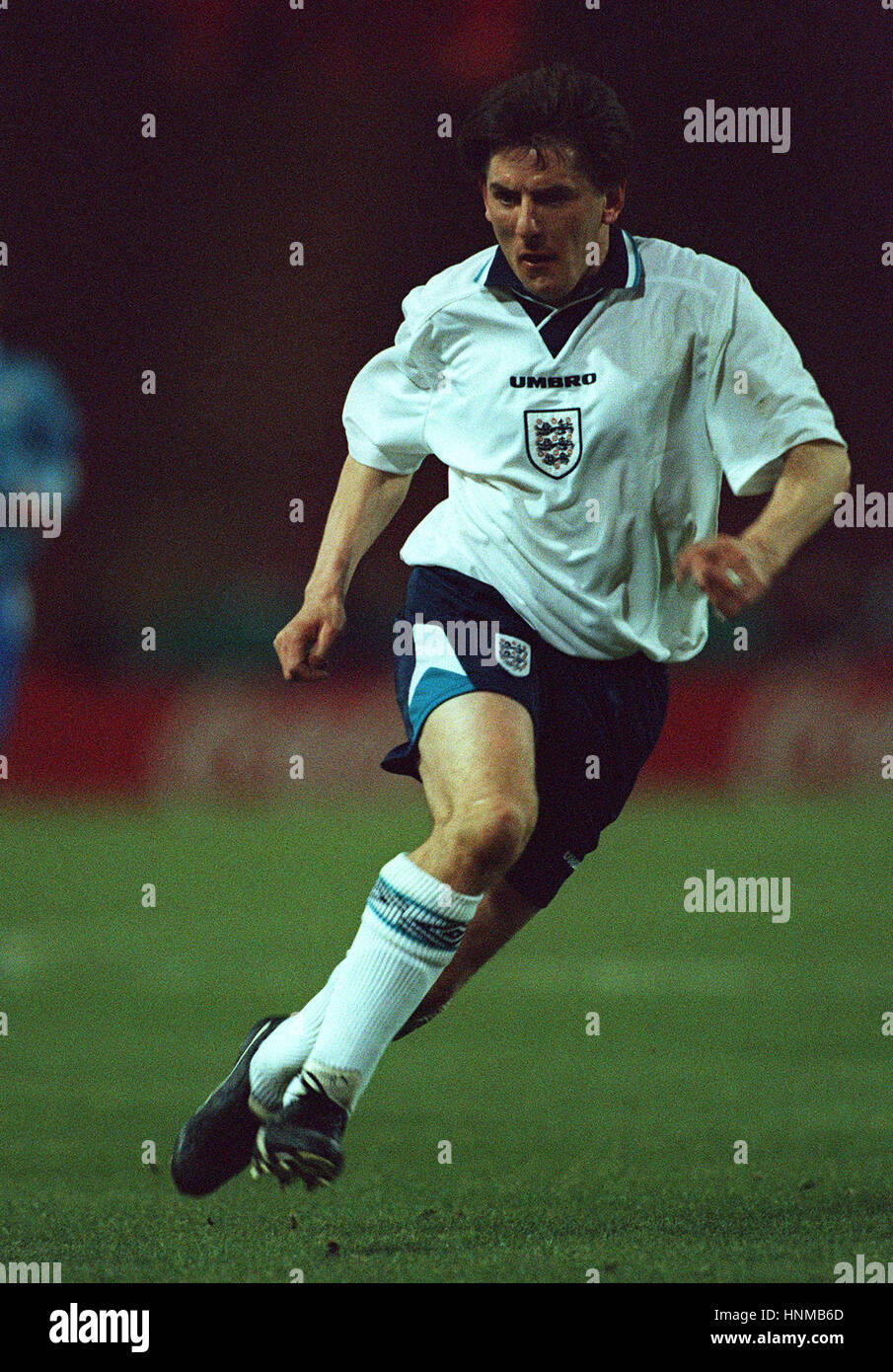 PETER BEARDSLEY ENGLAND & NEWCASTLE UNITED FC 01 April 1995 Stock Photo ...