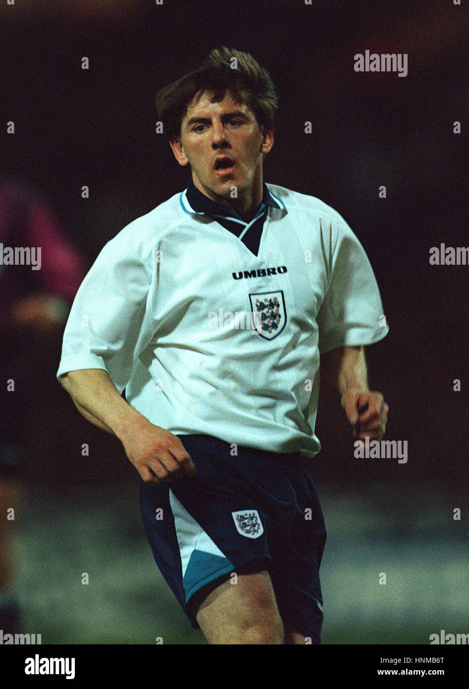 PETER BEARDSLEY ENGLAND & NEWCASTLE UNITED FC 01 April 1995 Stock Photo ...