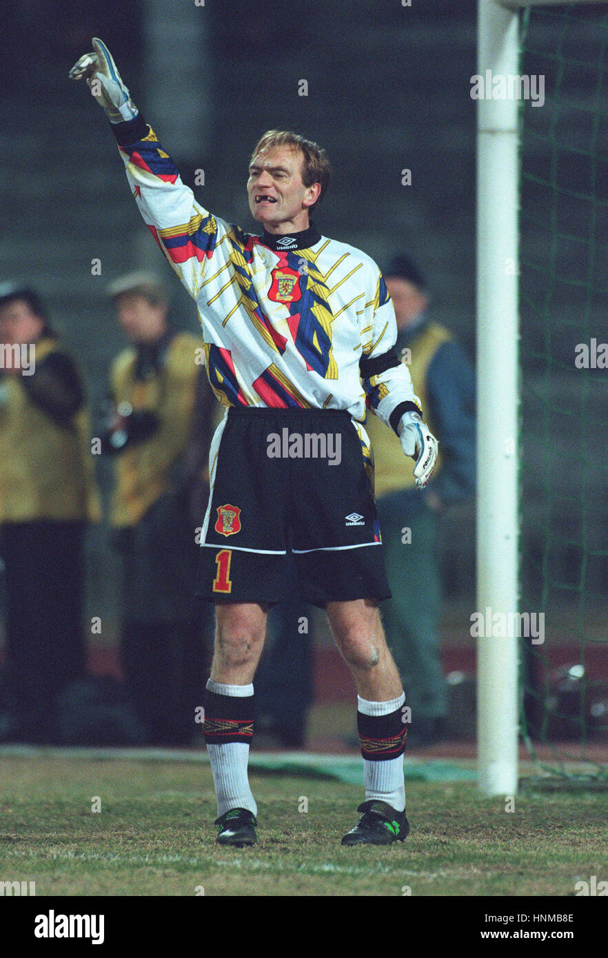 JIM LEIGHTON SCOTLAND & HIBERNIAN FC 04 April 1995 Stock Photo - Alamy