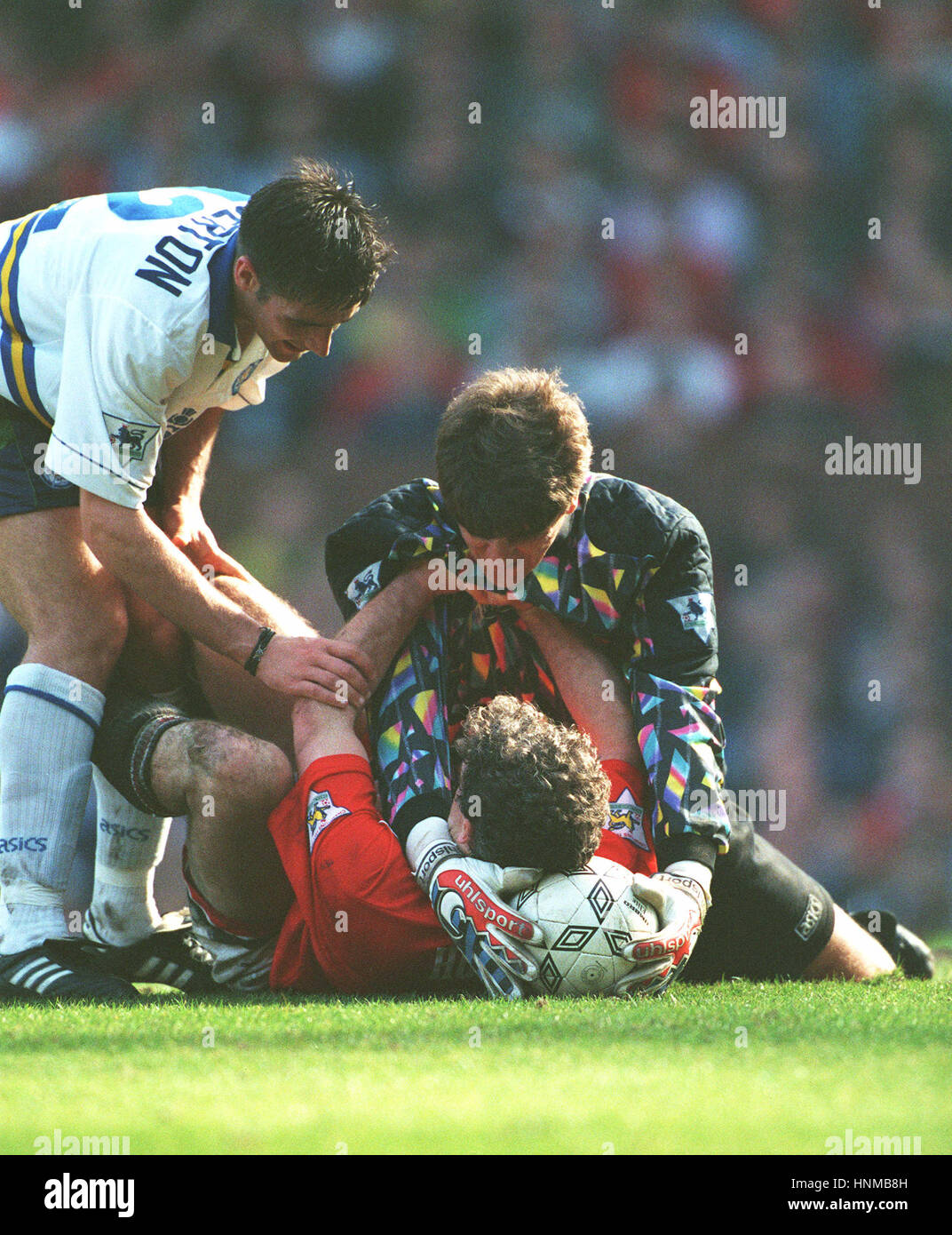 JOHN LUKIC & MARK HUGHES LEEDS UNITED V MANCHESTER UTD 05 April 1995 ...
