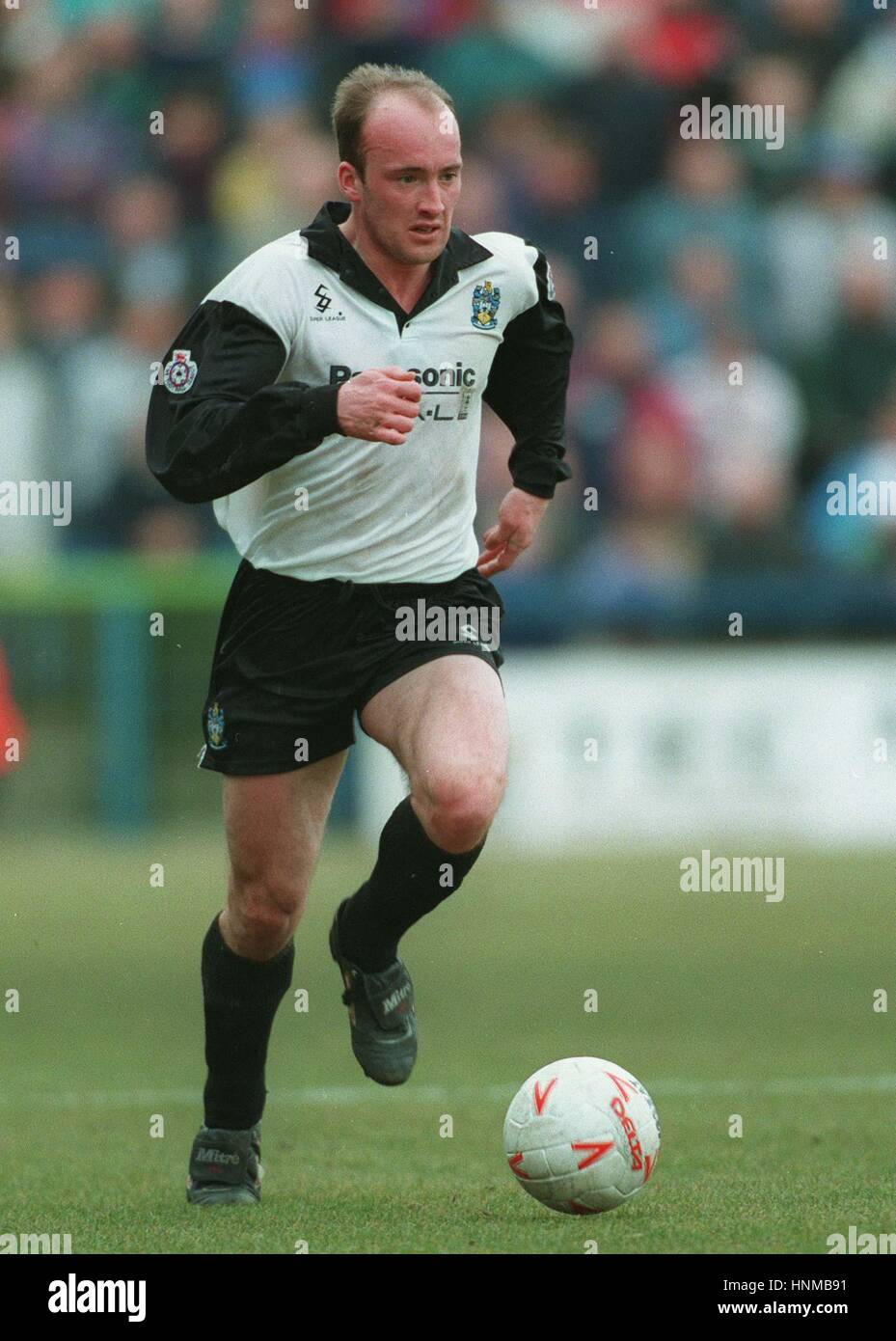 IAIN DUNN HUDDERSFIELD TOWN AFC 05 April 1995 Stock Photo - Alamy