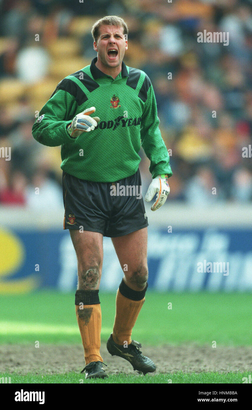 MIKE STOWELL WOLVERHAMPTON WANDERERS FC 11 April 1995 Stock Photo - Alamy