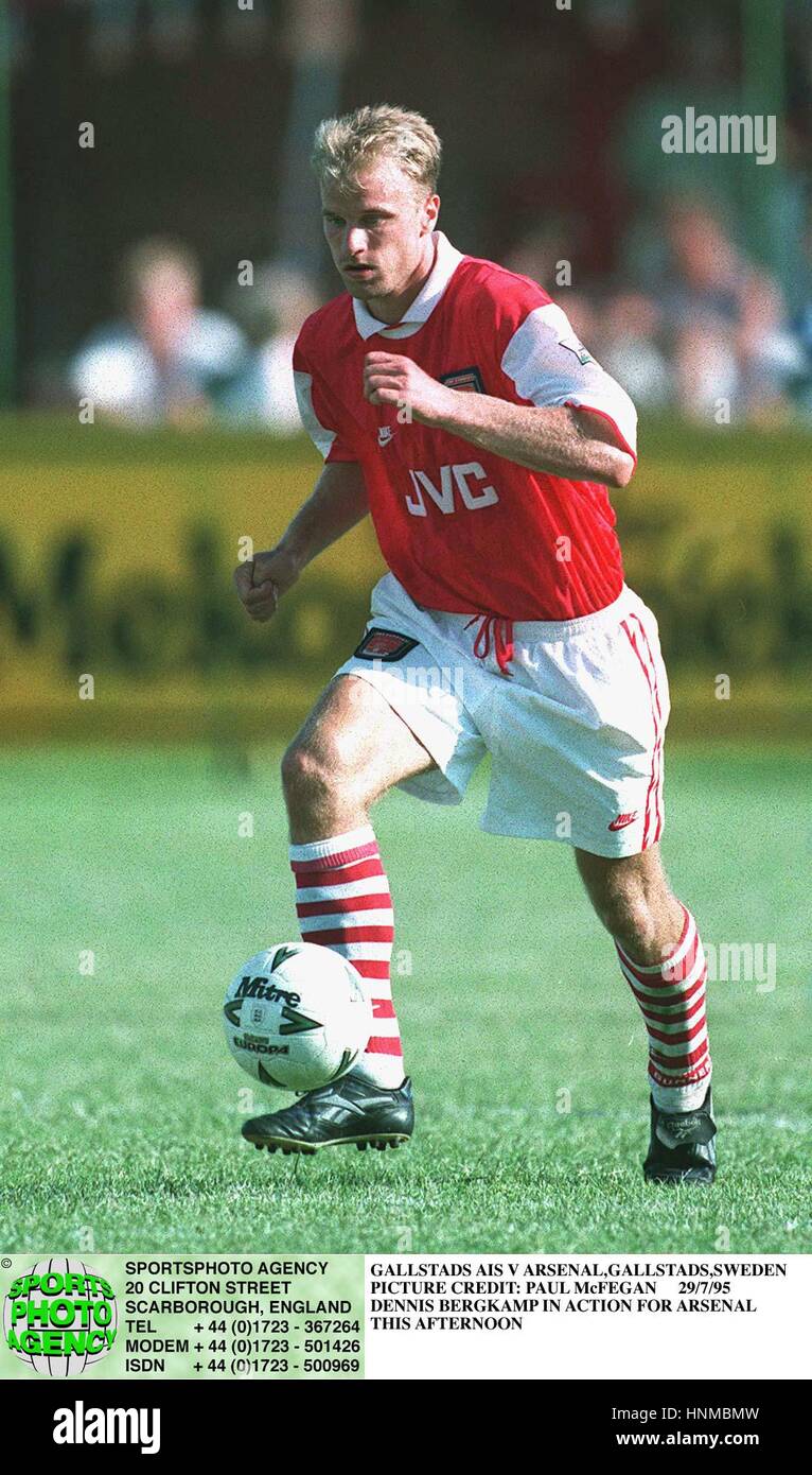 DENNIS BERGKAMP ARSENAL FC 29 July 1995 Stock Photo - Alamy