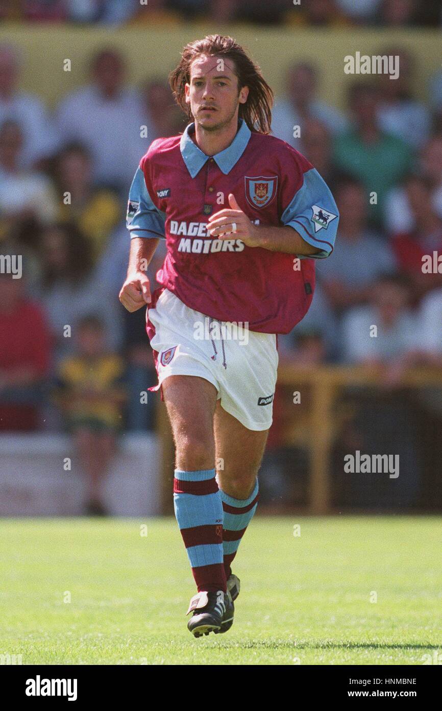 IAN BISHOP WEST HAM UNITED FC 07 August 1995 Stock Photo - Alamy