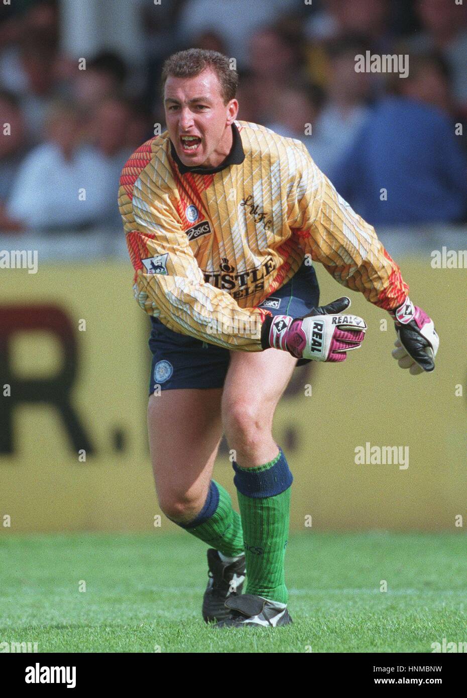 MARK BEENEY LEEDS UNITED FC 20 October 1995 Stock Photo - Alamy