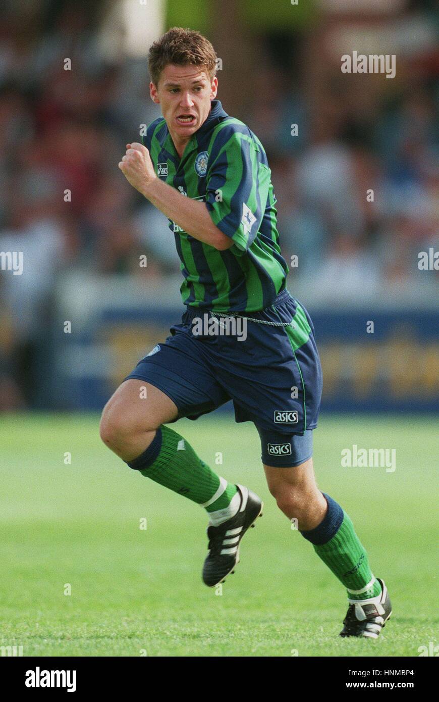 ANDY COUZENS LEEDS UNITED FC 10 October 1995 Stock Photo - Alamy