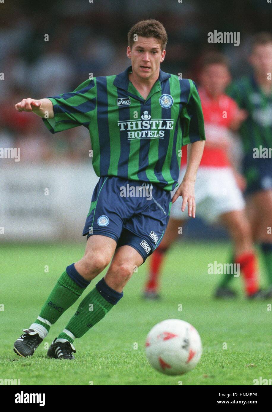 ANDY COUZENS LEEDS UNITED FC 10 October 1995 Stock Photo - Alamy