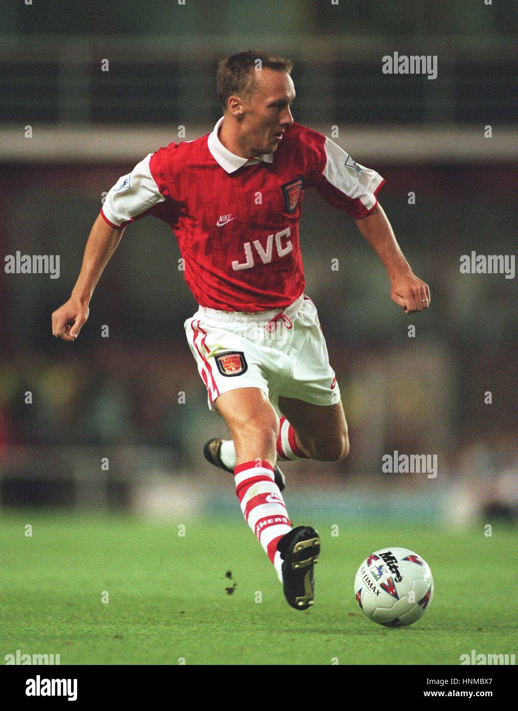 LEE DIXON ARSENAL FC 11 August 1995 Stock Photo - Alamy