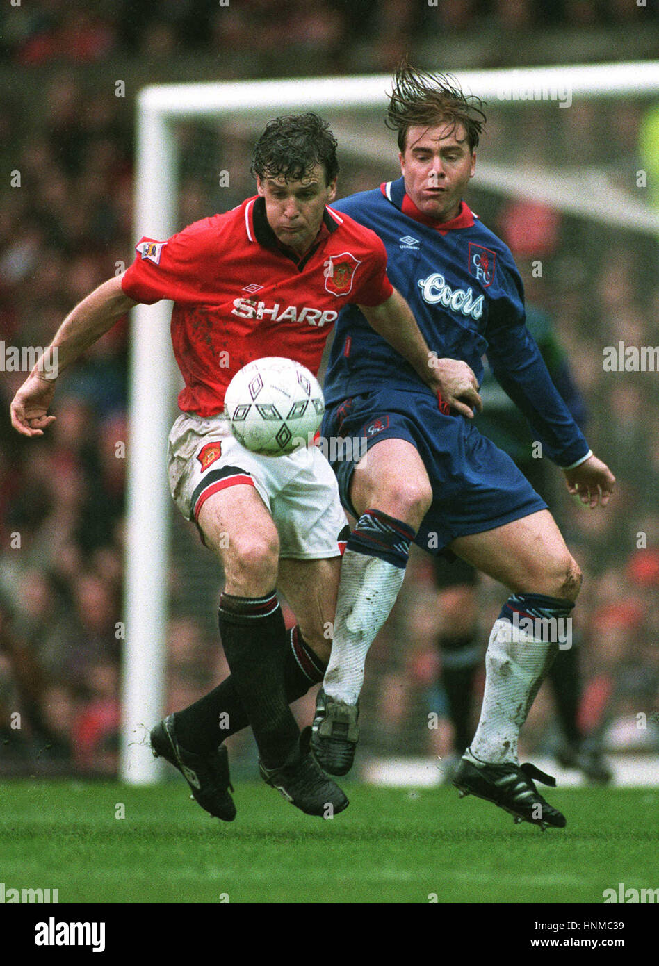 MARK HUGHES & GARETH HALL MANCHESTER UTD V CHELSEA FC 20 April 1995 ...