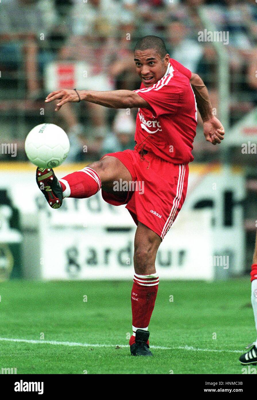 STAN COLLYMORE LIVERPOOL FC 02 August 1995 Stock Photo - Alamy