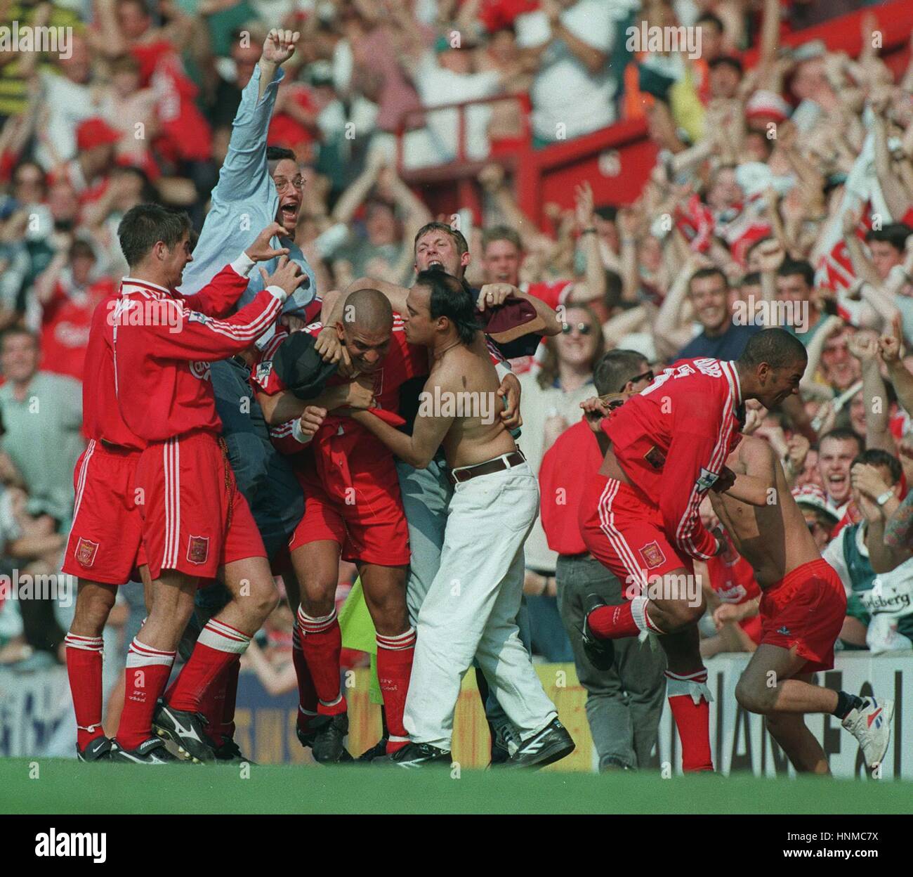 STAN COLLYMORE SCORES ON HIS ANFIELD DEBUT FOR LIVERPOOL 19 August 1995 ...