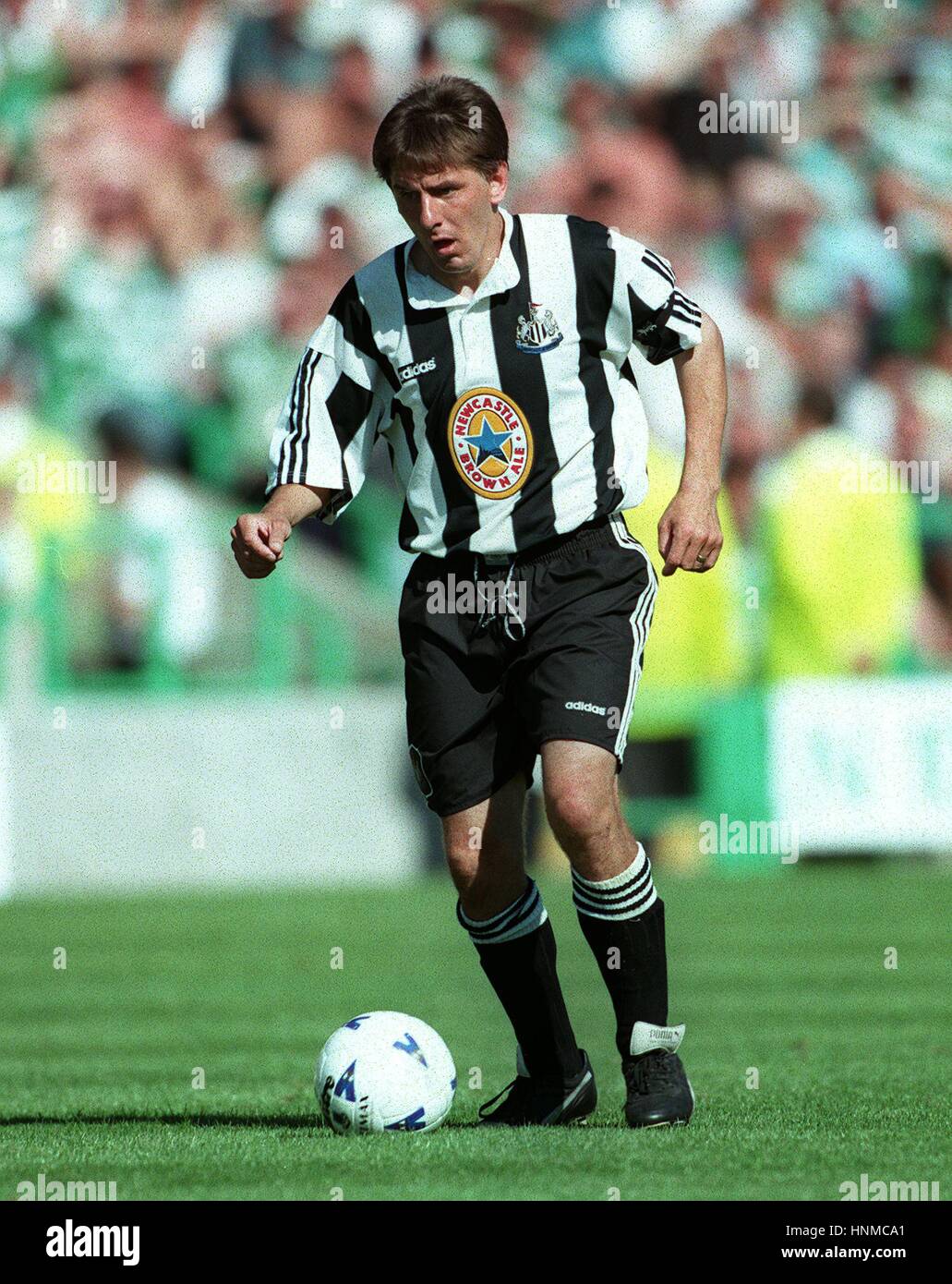 PETER BEARDSLEY NEWCASTLE UNITED FC 21 August 1995 Stock Photo - Alamy
