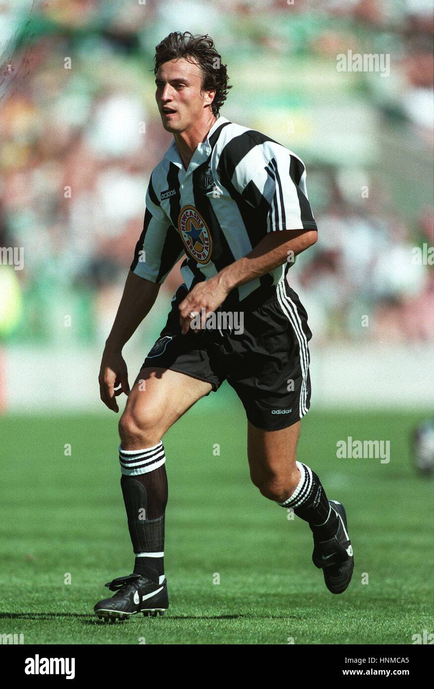 Newcastle ginola les ferdinand hi-res stock photography and images - Alamy