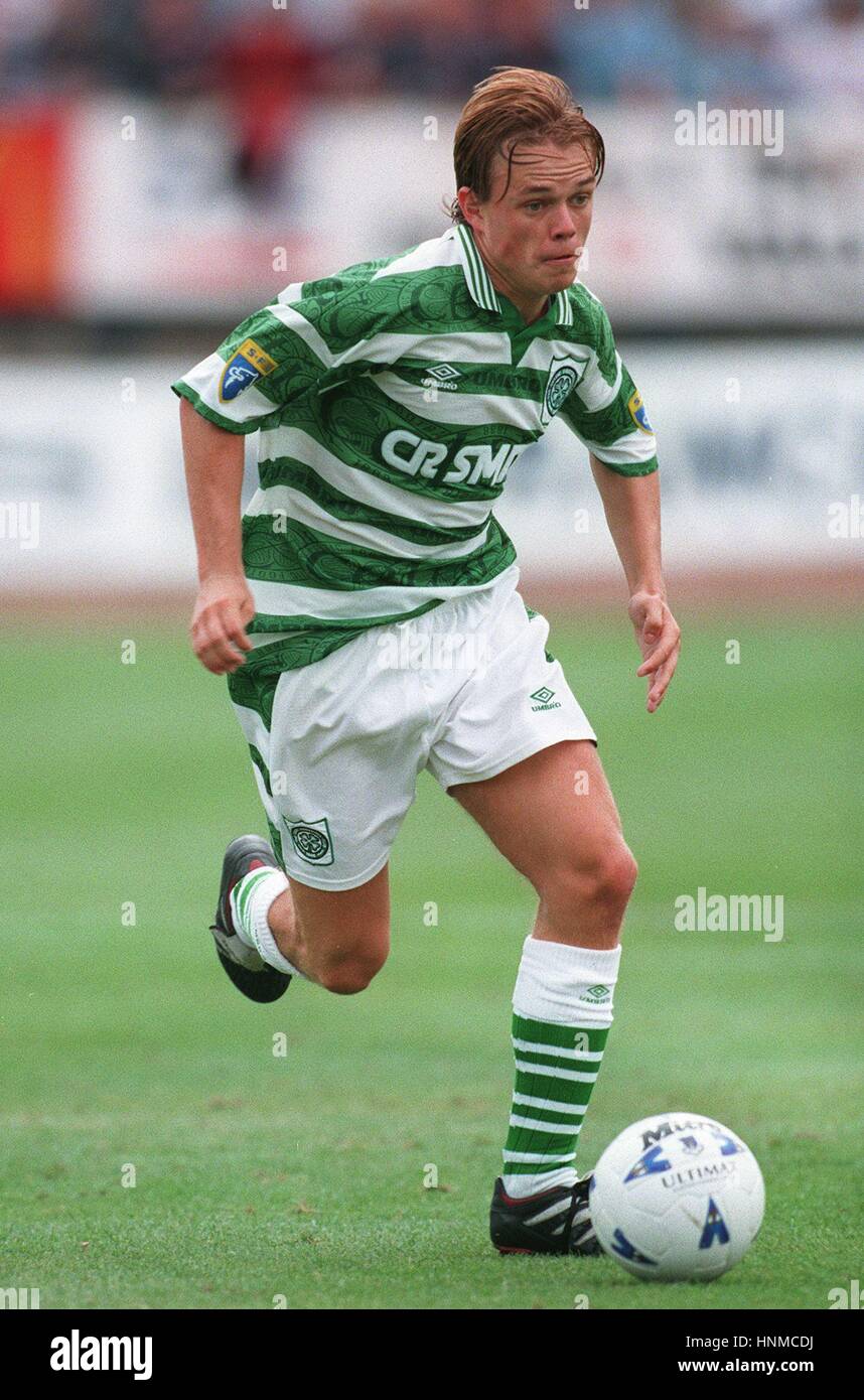 SIMON DONNELLY GLASGOW CELTIC FC 28 August 1995 Stock Photo - Alamy
