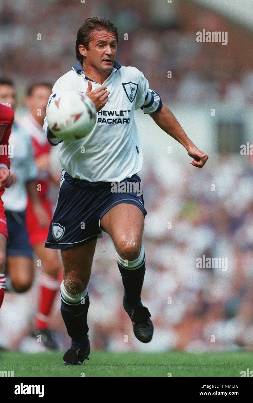 GARY MABBUTT TOTTENHAM HOTSPUR FC 29 August 1995 Stock Photo - Alamy