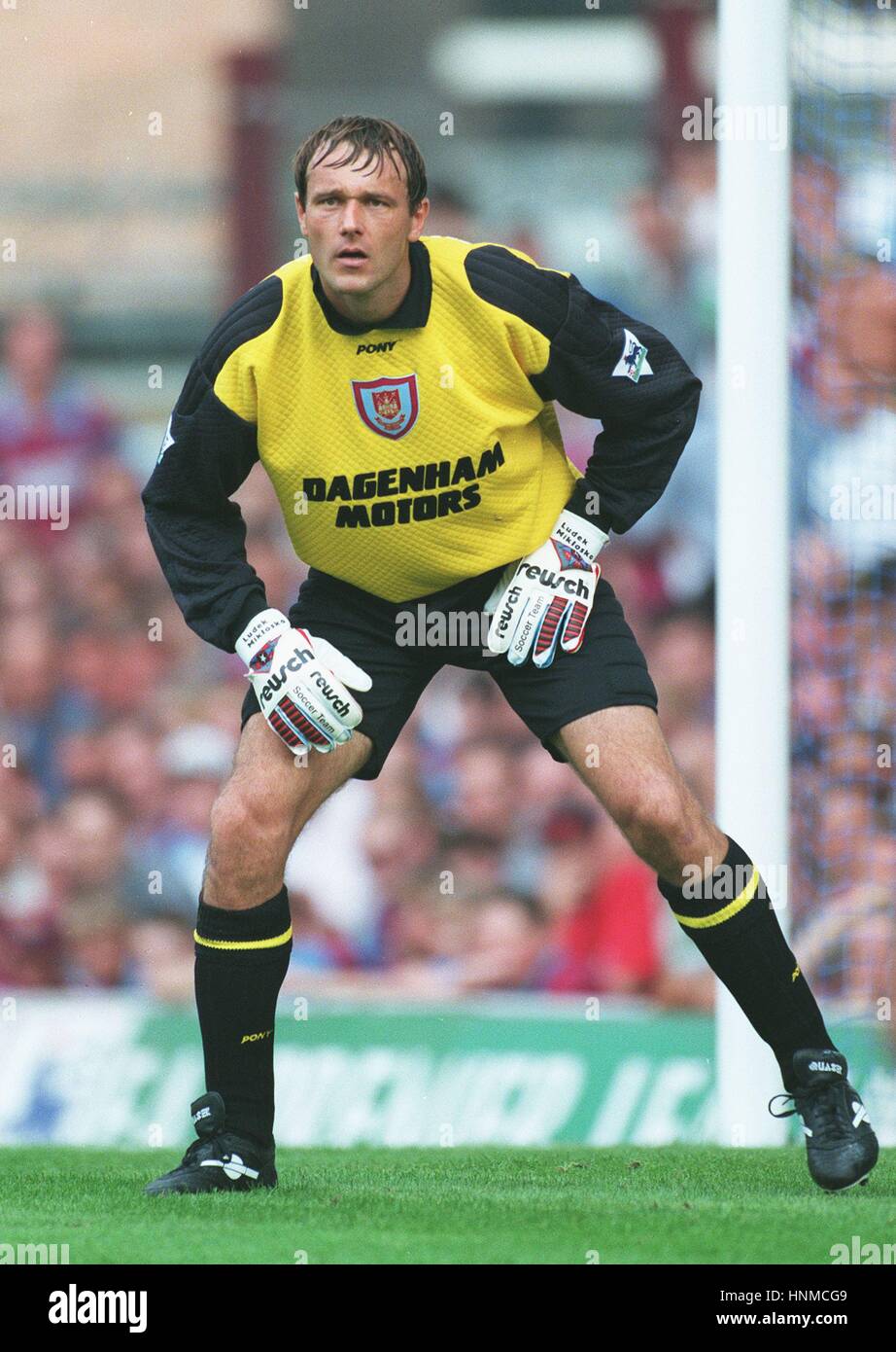 LUDEK MIKLOSKO WEST HAM UNITED FC 30 August 1995 Stock Photo - Alamy