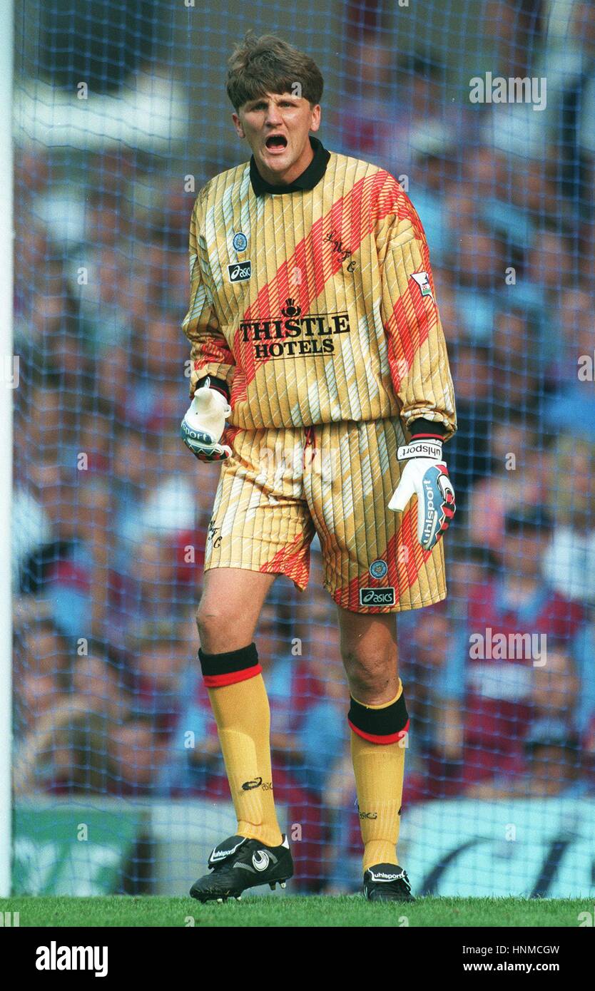 JOHN LUKIC LEEDS UNITED FC 31 August 1995 Stock Photo - Alamy