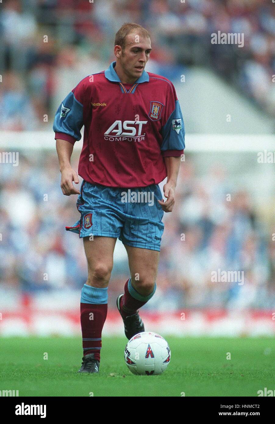 MARK DRAPER ASTON VILLA FC 12 September 1995 Stock Photo - Alamy