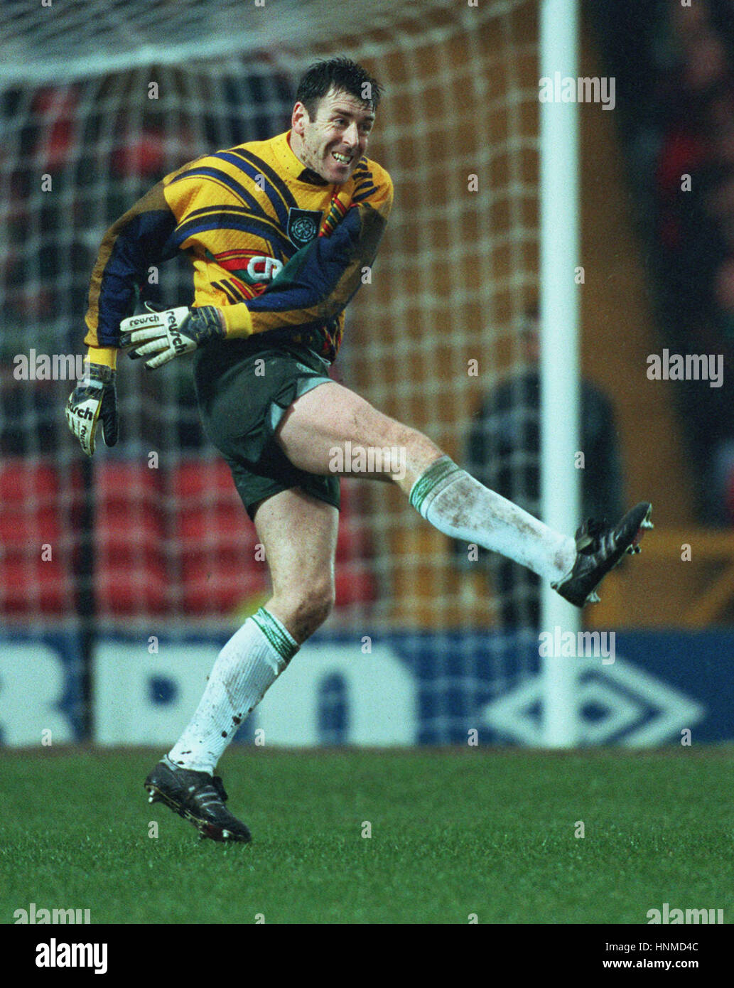 PAT BONNER GLASGOW CELTIC FC 14 February 1995 Stock Photo - Alamy