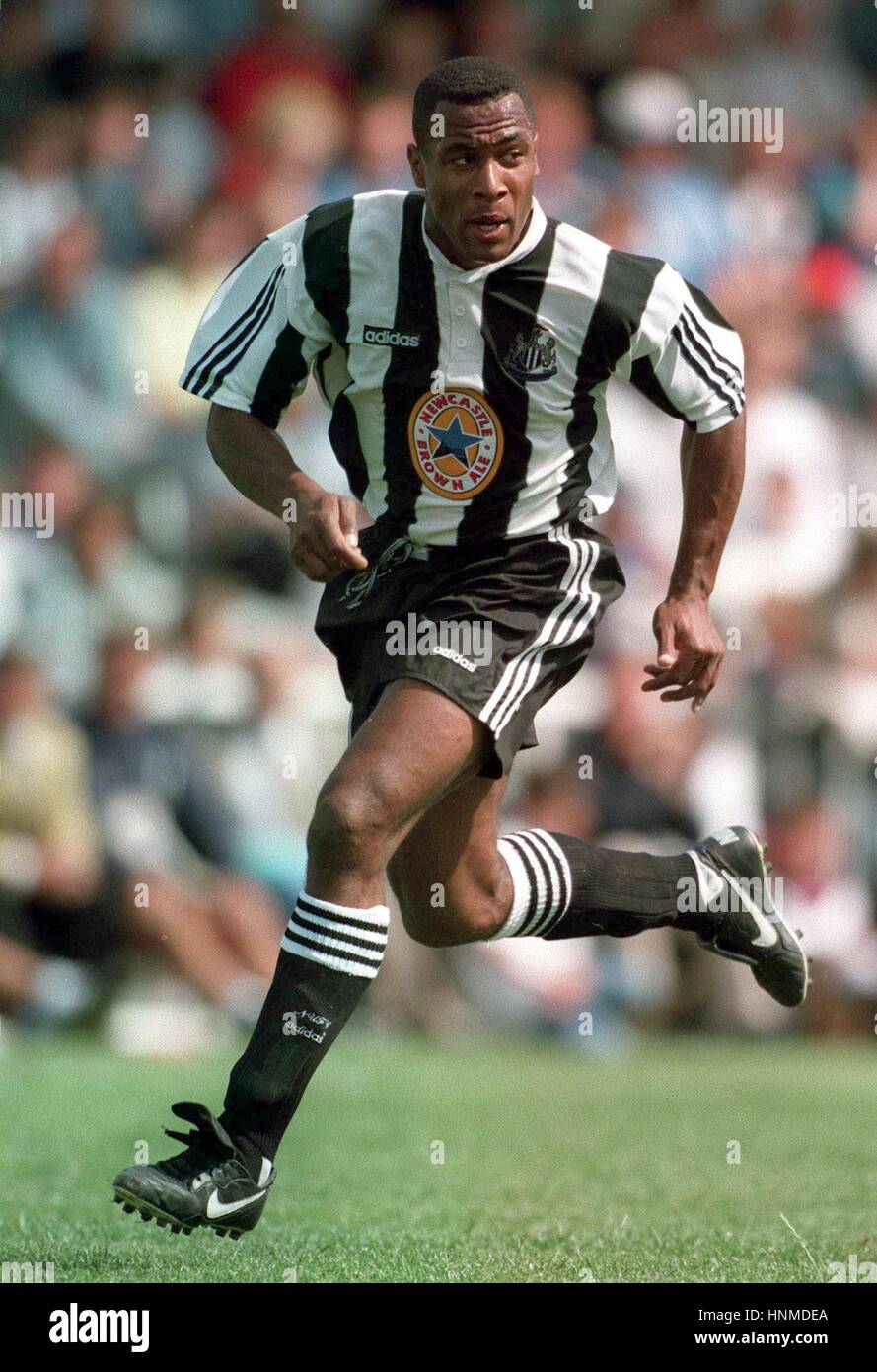 LES FERDINAND NEWCASTLE UNITED FC 26 July 1995 Stock Photo - Alamy