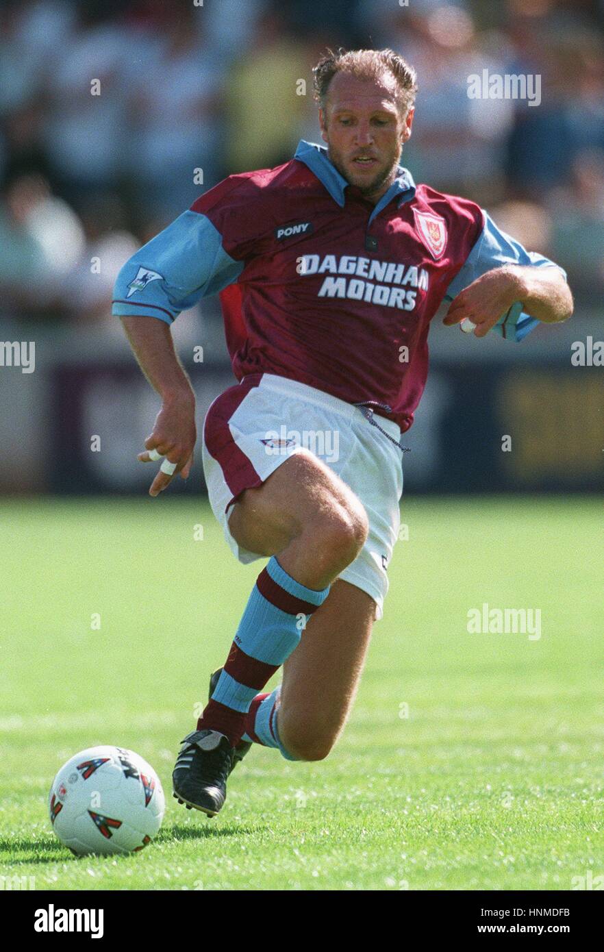 ALVIN MARTIN WEST HAM UNITED FC 07 August 1995 Stock Photo - Alamy