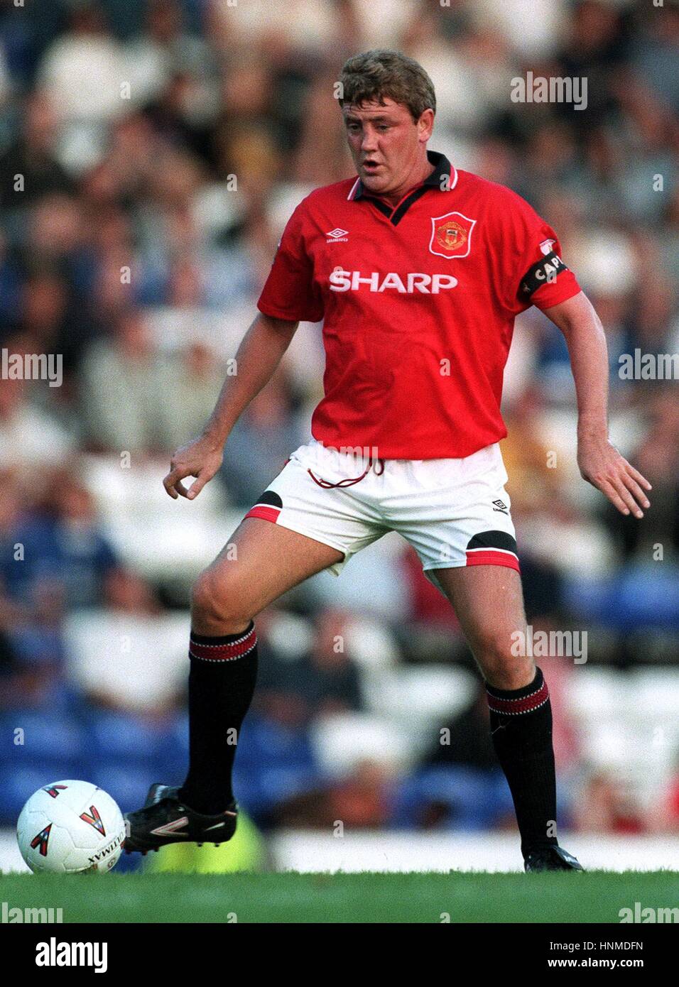 STEVE BRUCE MANCHESTER UNITED FC 20 October 1995 Stock Photo - Alamy
