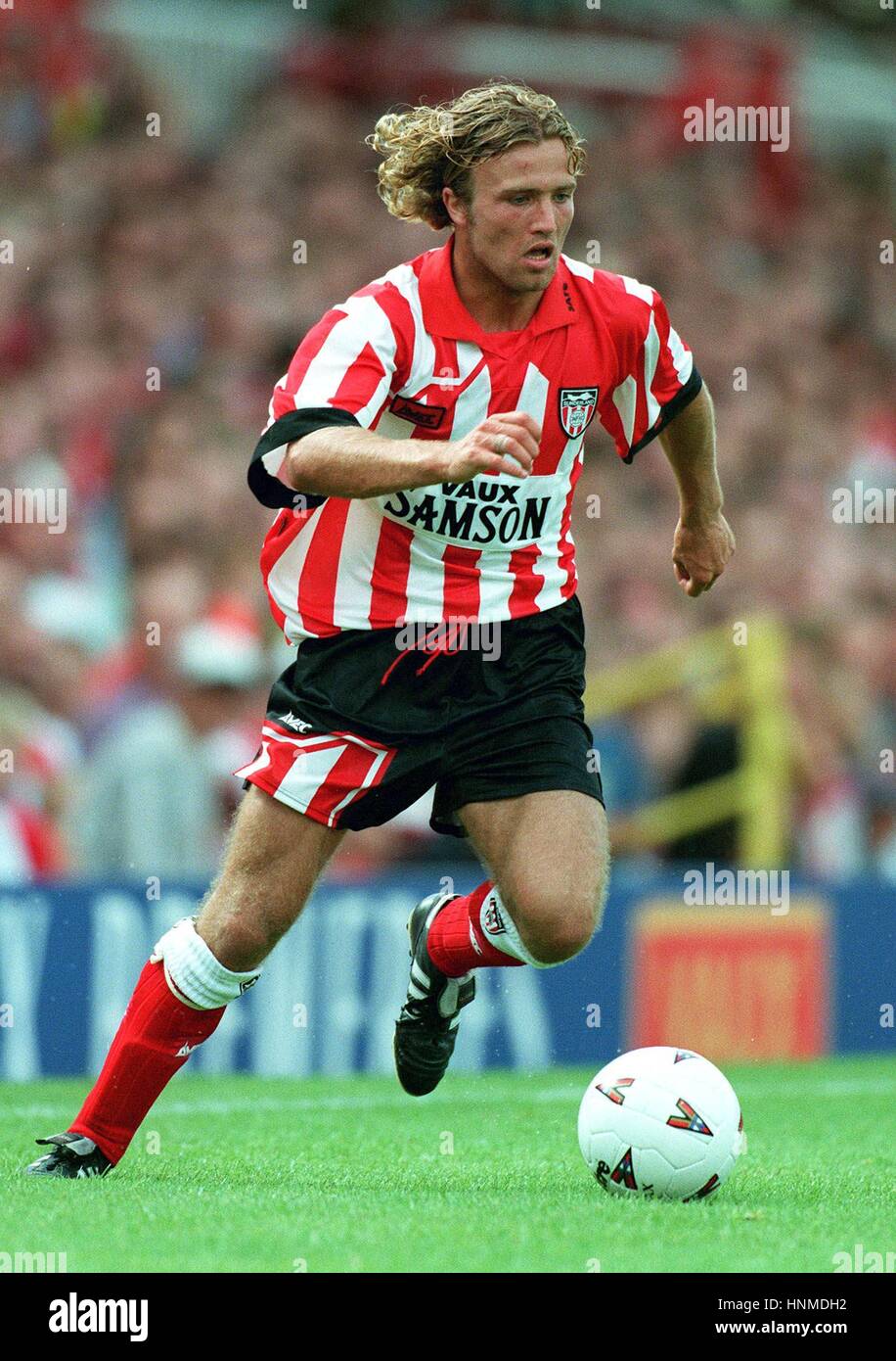 MICHAEL GRAY SUNDERLAND FC 14 August 1995 Stock Photo - Alamy