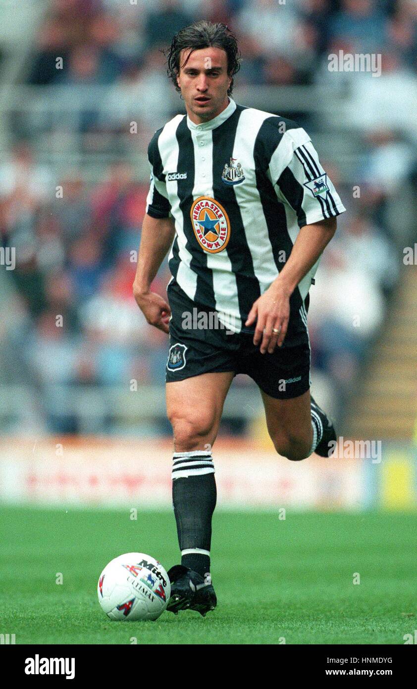 DAVID GINOLA NEWCASTLE UNITED FC 25 September 1995 Stock Photo - Alamy