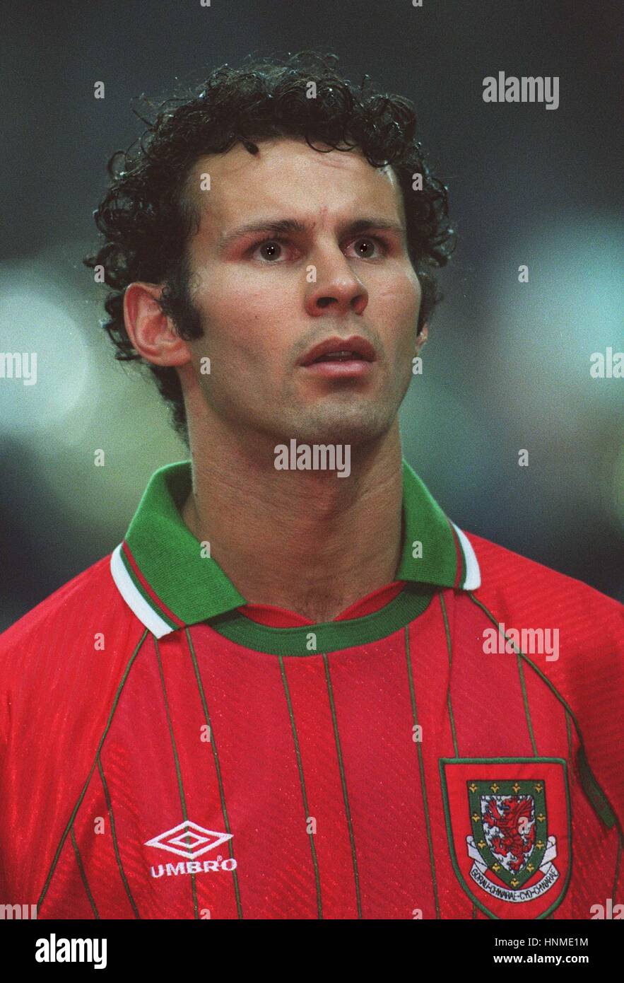 RYAN GIGGS WALES & MANCHESTER UTD FC 12 October 1995 Stock Photo - Alamy