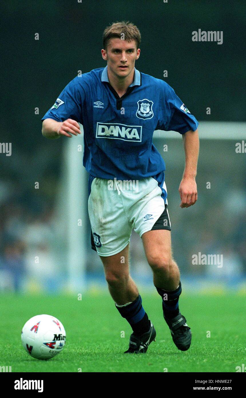 MATTHEW JACKSON EVERTON FC 19 October 1995 Stock Photo - Alamy