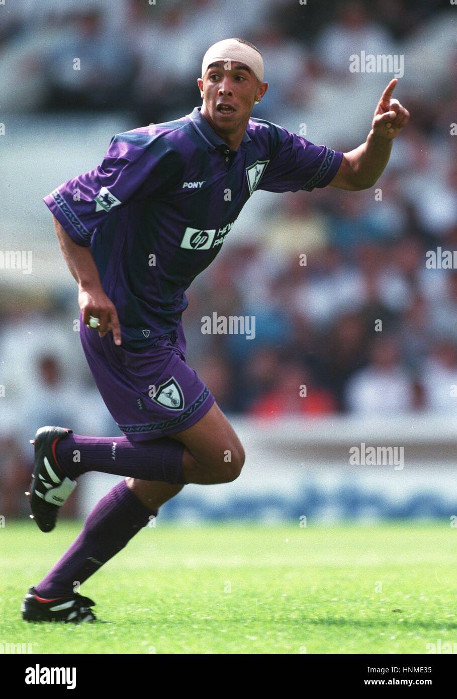 CHRIS ARMSTRONG TOTTENHAM HOTSPUR FC 08 November 1995 Stock Photo - Alamy