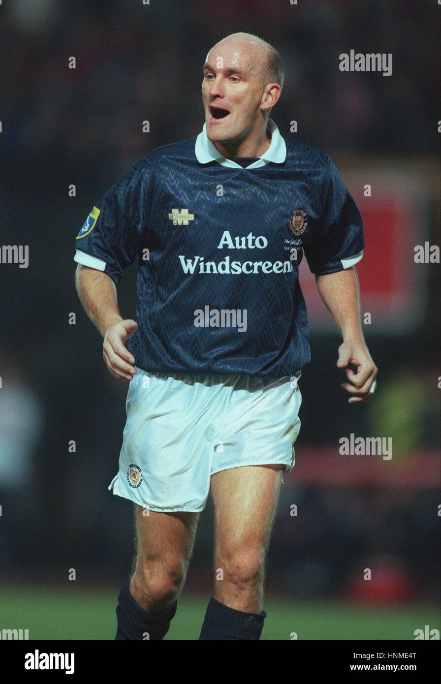 JIM DUFFY DUNDEE FC PLAYER-MANAGER 29 November 1995 Stock Photo - Alamy