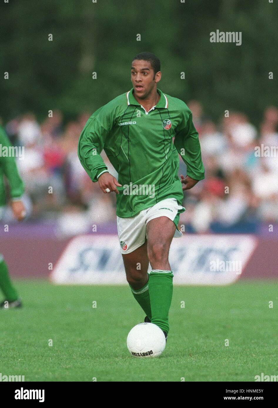 PHIL BABB EIRE & LIVERPOOL FC 06 December 1995 Stock Photo - Alamy