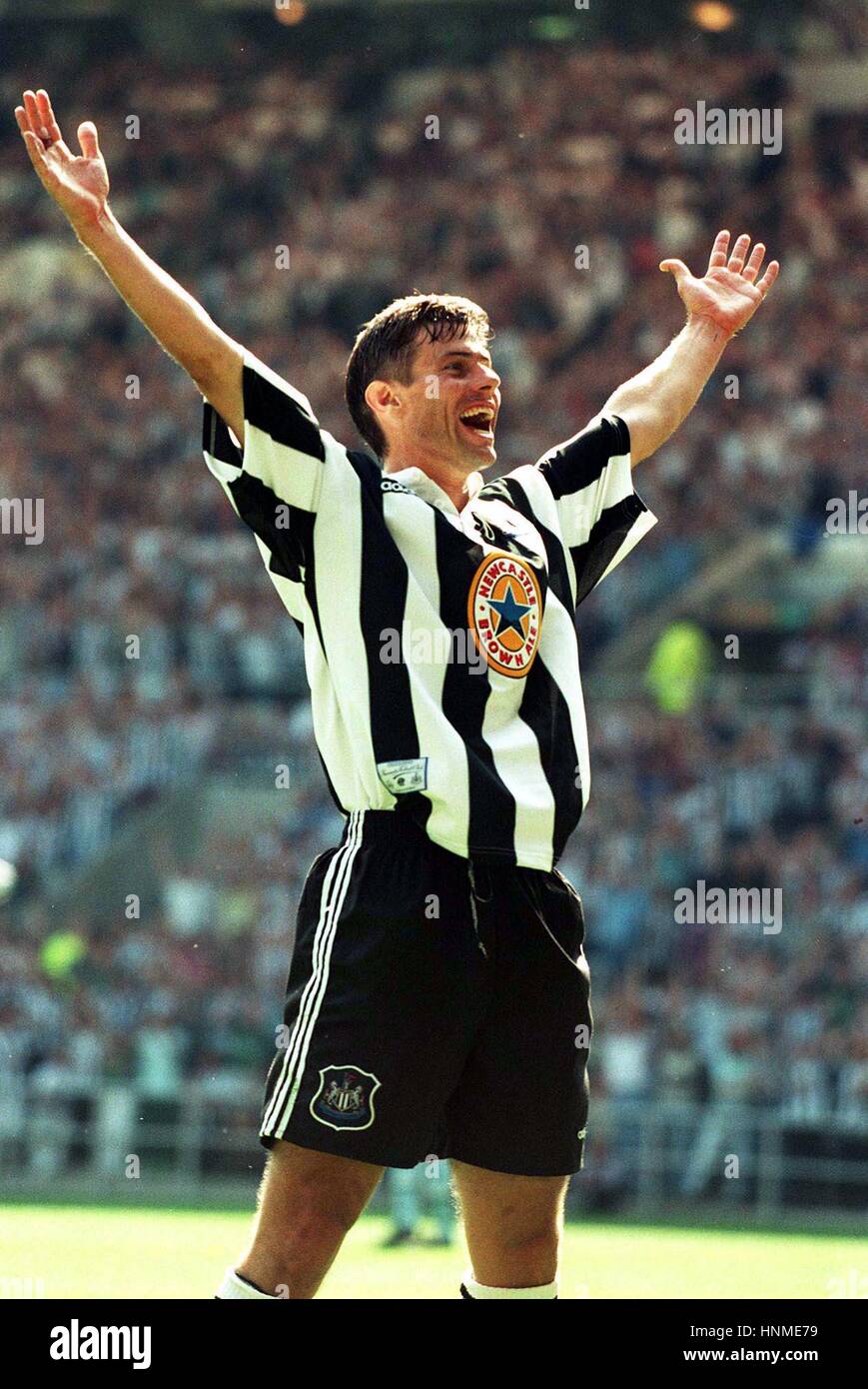 ROBERT LEE NEWCASTLE V COVENTRY 19 August 1995 Stock Photo - Alamy
