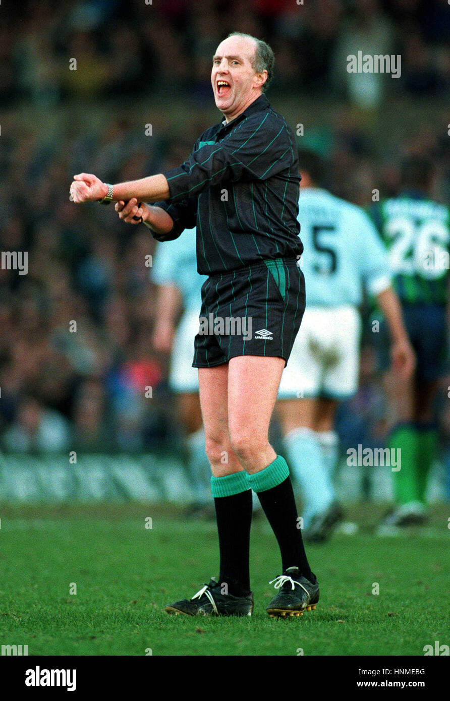 TERRY HOLBROOK REFEREE 27 February 1995 Stock Photo - Alamy