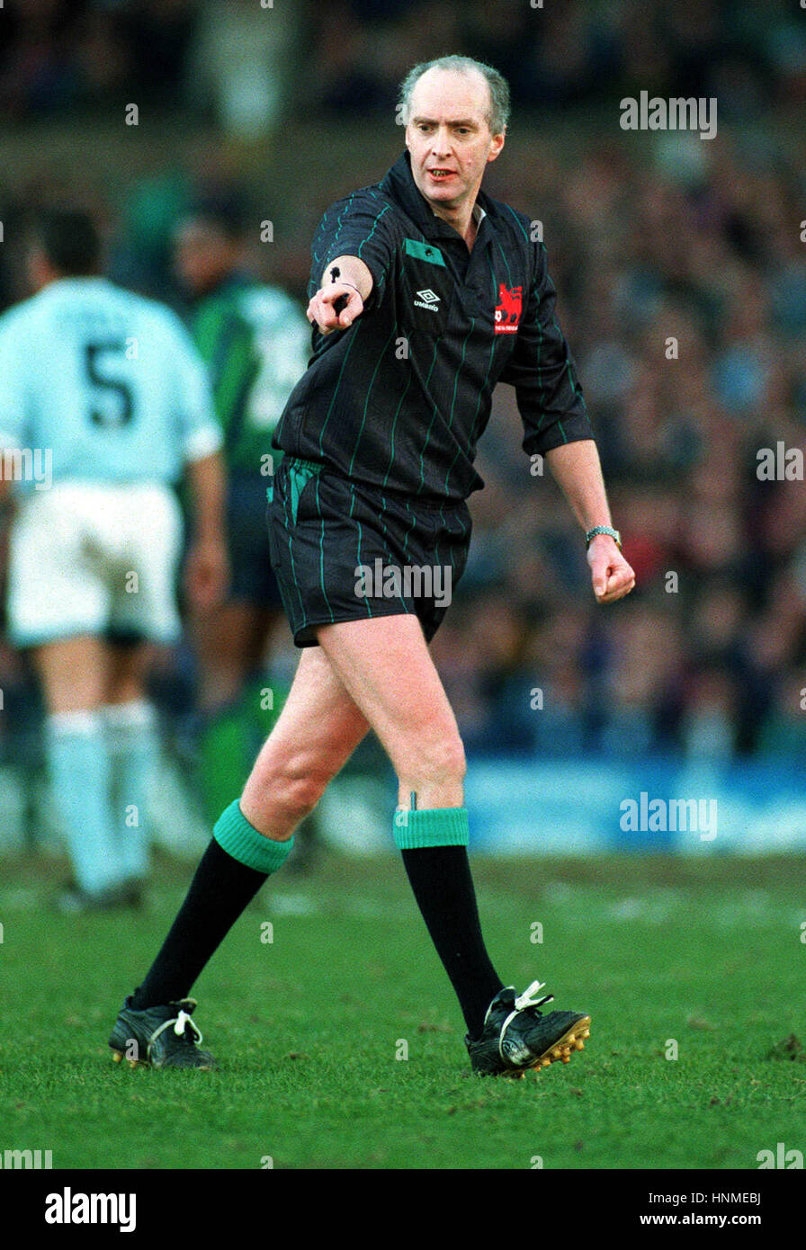 TERRY HOLBROOK REFEREE 27 February 1995 Stock Photo - Alamy