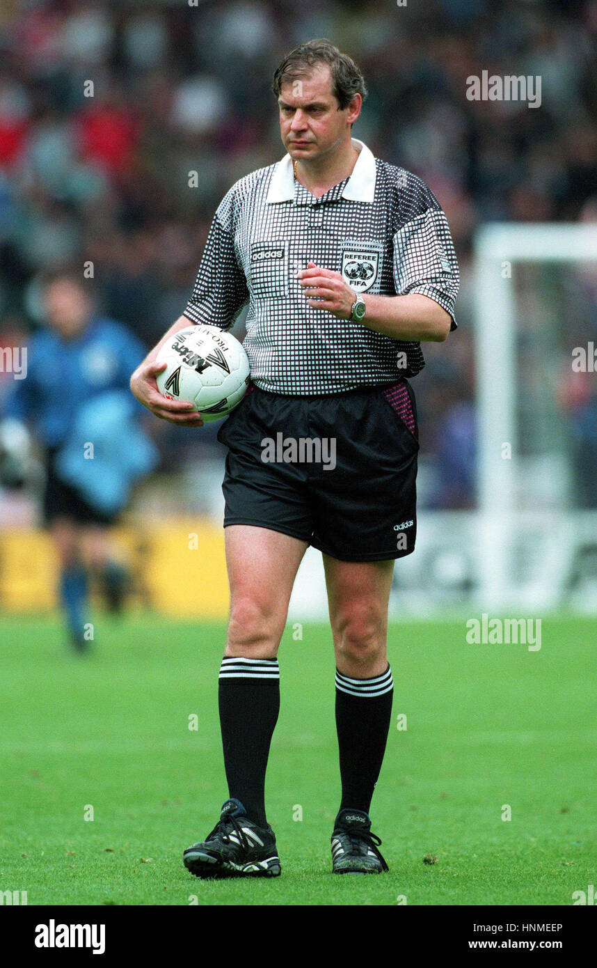 PIER LUIGI PAIRETTO REFEREE 16 June 1995 Stock Photo - Alamy